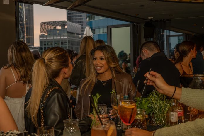Top 12 Best Rooftop Bars in London | Ultimate Sky-High Hangouts - Yoda ...